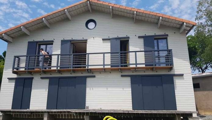 Réalisation d'un balcon filant et pose de volets coulissant en alu - La ...