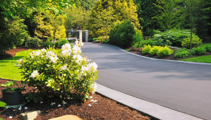 Aménager l’allée de son entrée de maison : matériaux, prix, étapes des ...