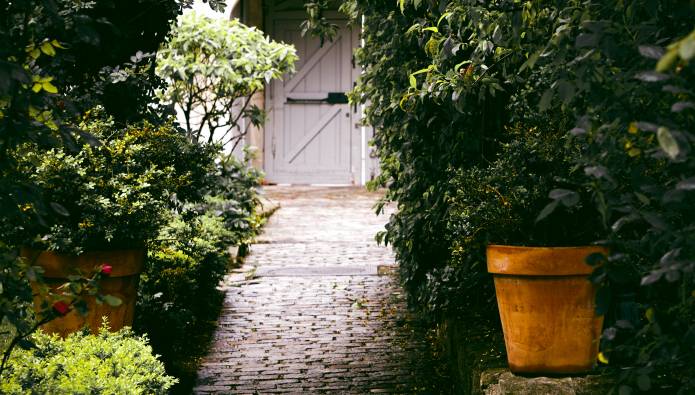 Aménager son allée de jardin - La Maison Des Travaux