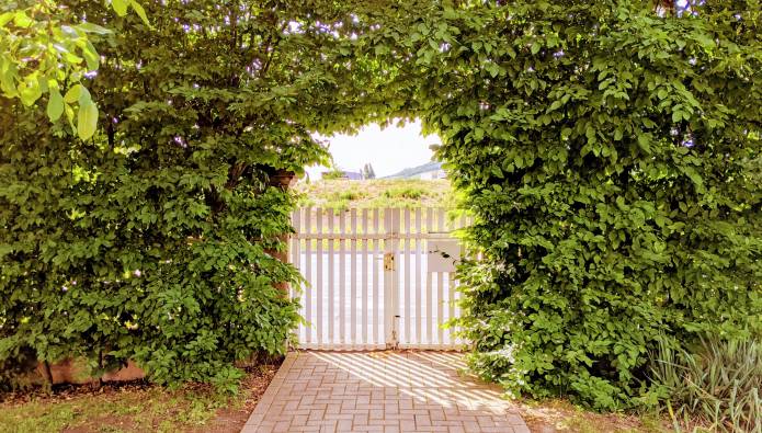 Comment aménager une allée d’entrée de maison ? - La Maison Des Travaux