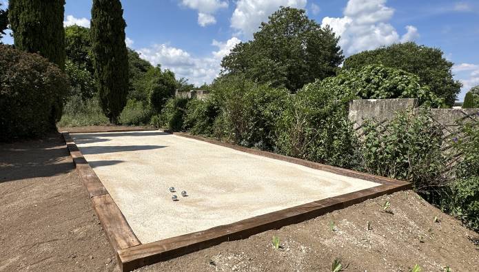 Création d'un terrain de boule à COLLIAS (30210) - La Maison Des Travaux