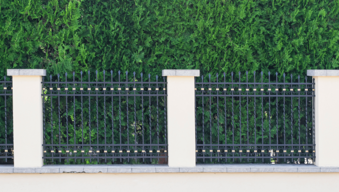 Nos conseils pour construire un mur de clôture - La Maison Des Travaux