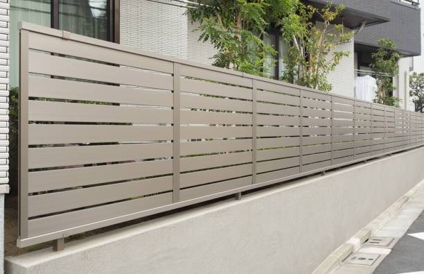 Comment construire un mur de clôture ? - La Maison Des Travaux