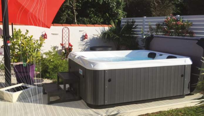 Installer un spa jacuzzi à la maison - La Maison Des Travaux