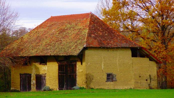 Maison en pisé : les avantages et inconvénients d’un habitat typique en ...