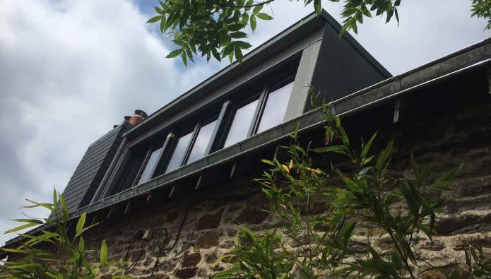 Création d'une lucarne en bardage zinc à Vertou (44120) - La Maison Des ...